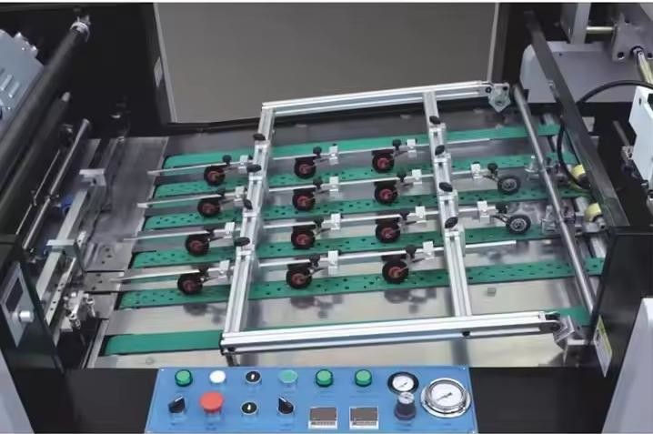 FM-800 Fully Automatic Industrial Laminating Machine For Pre Glue And ...